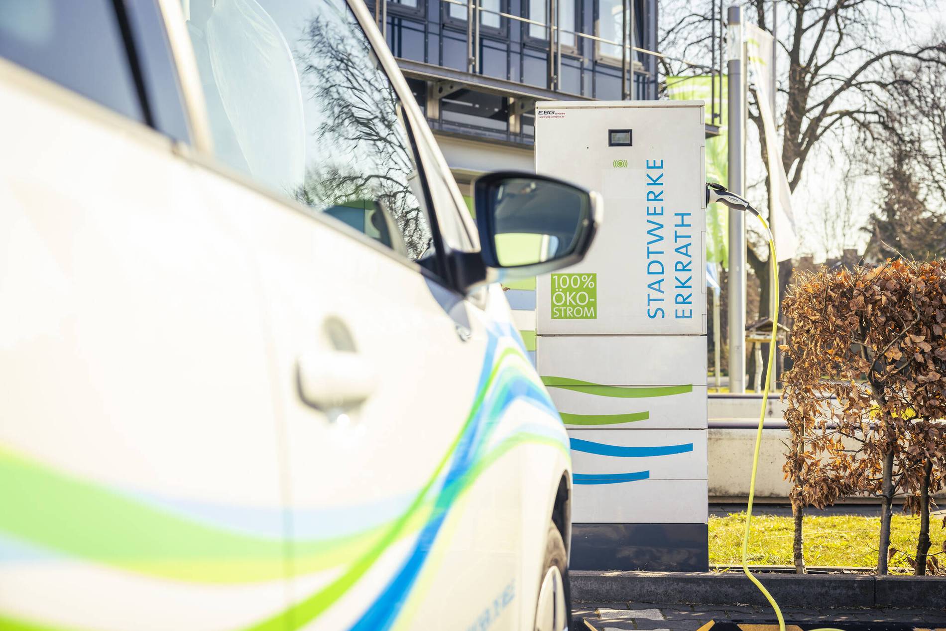 Insgesamt 21 E-Ladesäulen mit 42 Ladepunkten: Stadtwerke Erkrath nehmen sechs neue E ...