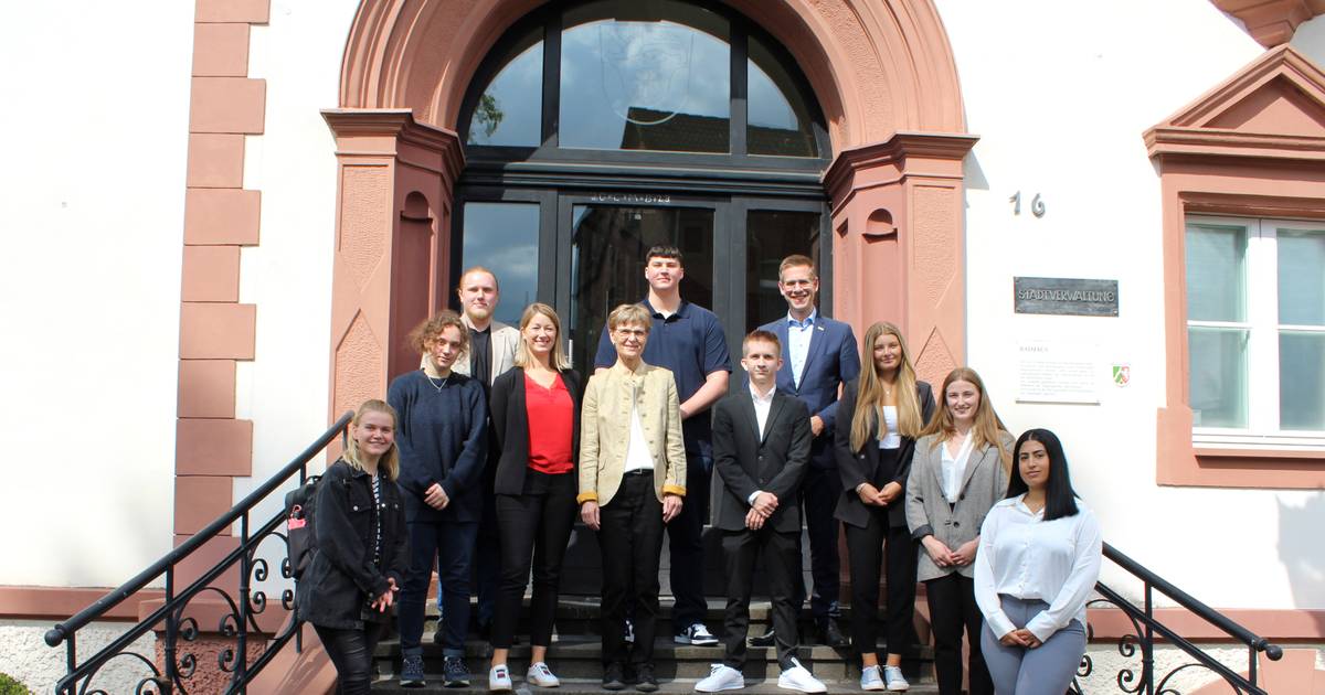 Neue Nachwuchskräfte für die Stadt Erkrath: Bürgermeister Christoph ...