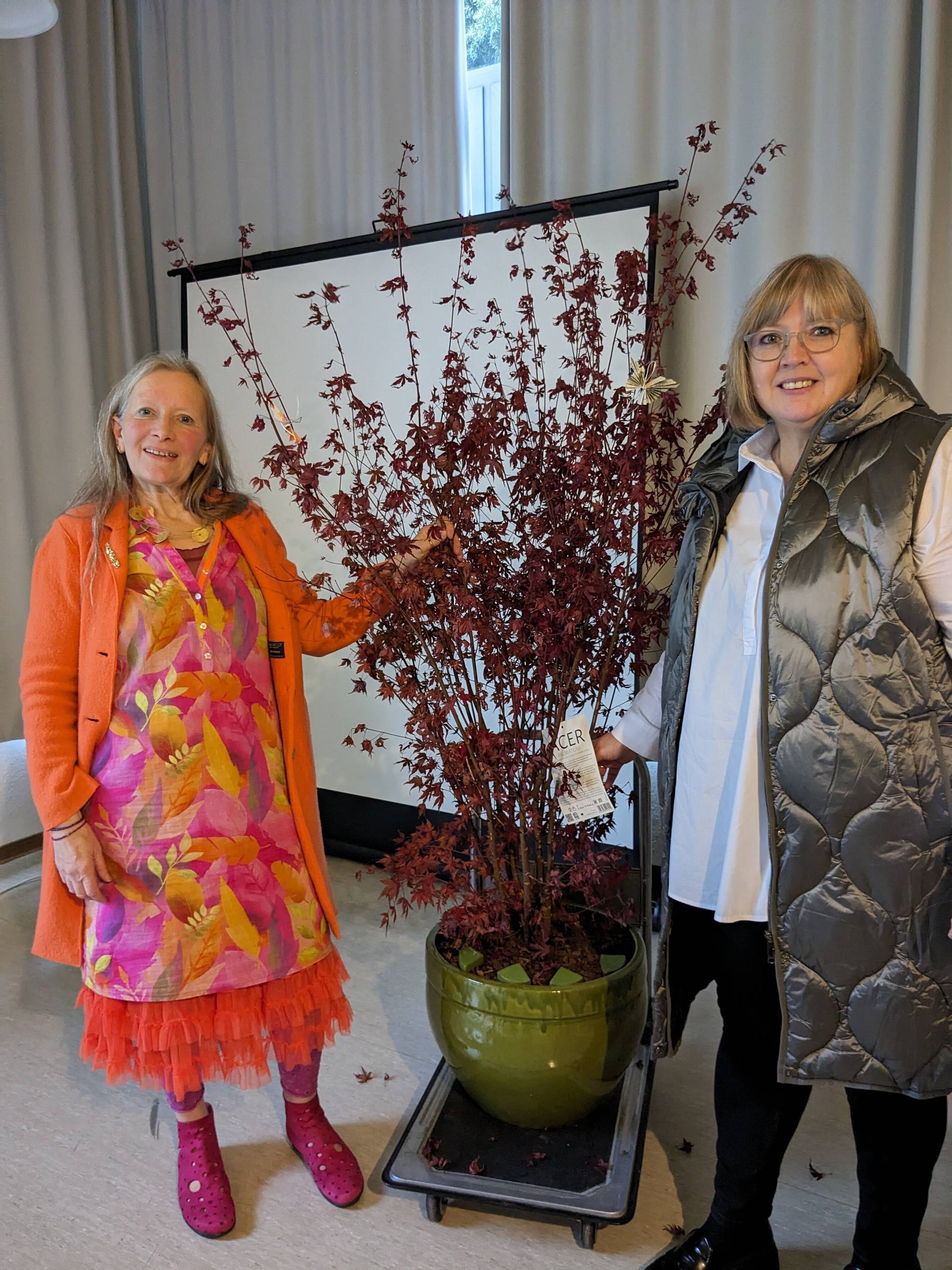 Monika Thöne übergibt den Staffelstab an Gabi Wolpers