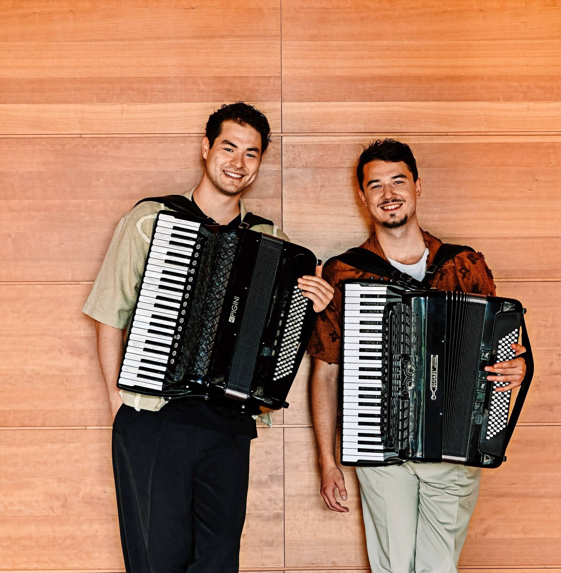 Akkordeon-Duo spielt in Hochdahl