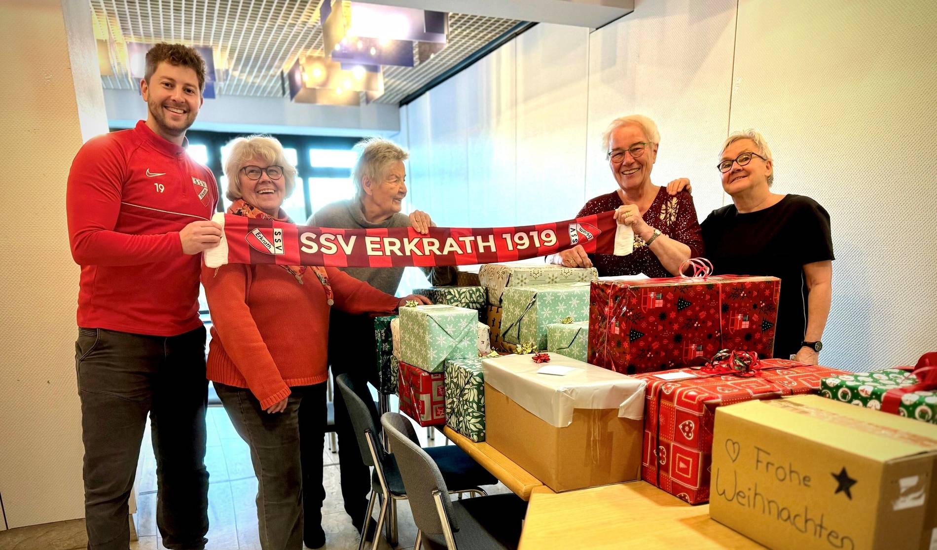 SSV Erkrath übergibt Weihnachtspakete an die Tafel
