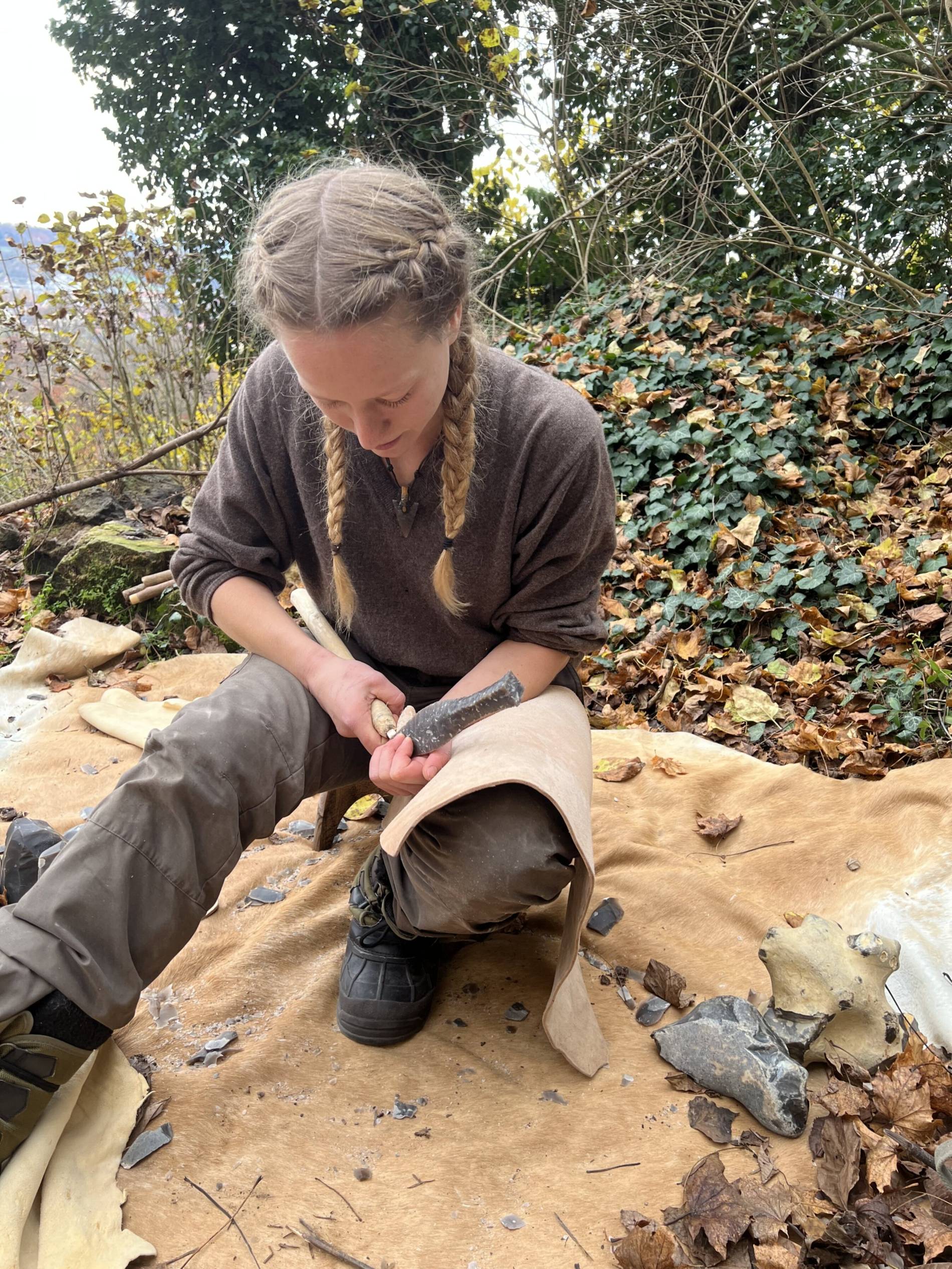 Die Kunst der Feuersteinbearbeitung im Neanderthal Museum erleben